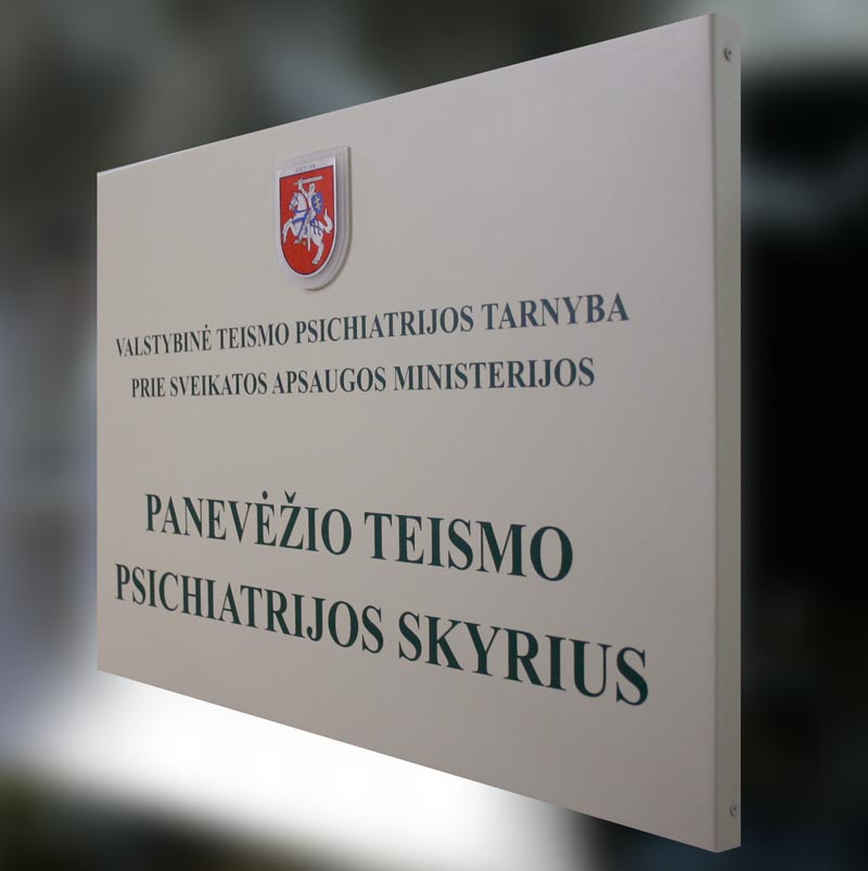 Lentele-iskaba-istaigai-prie-iejimo-LR-sveikatos-ministerija